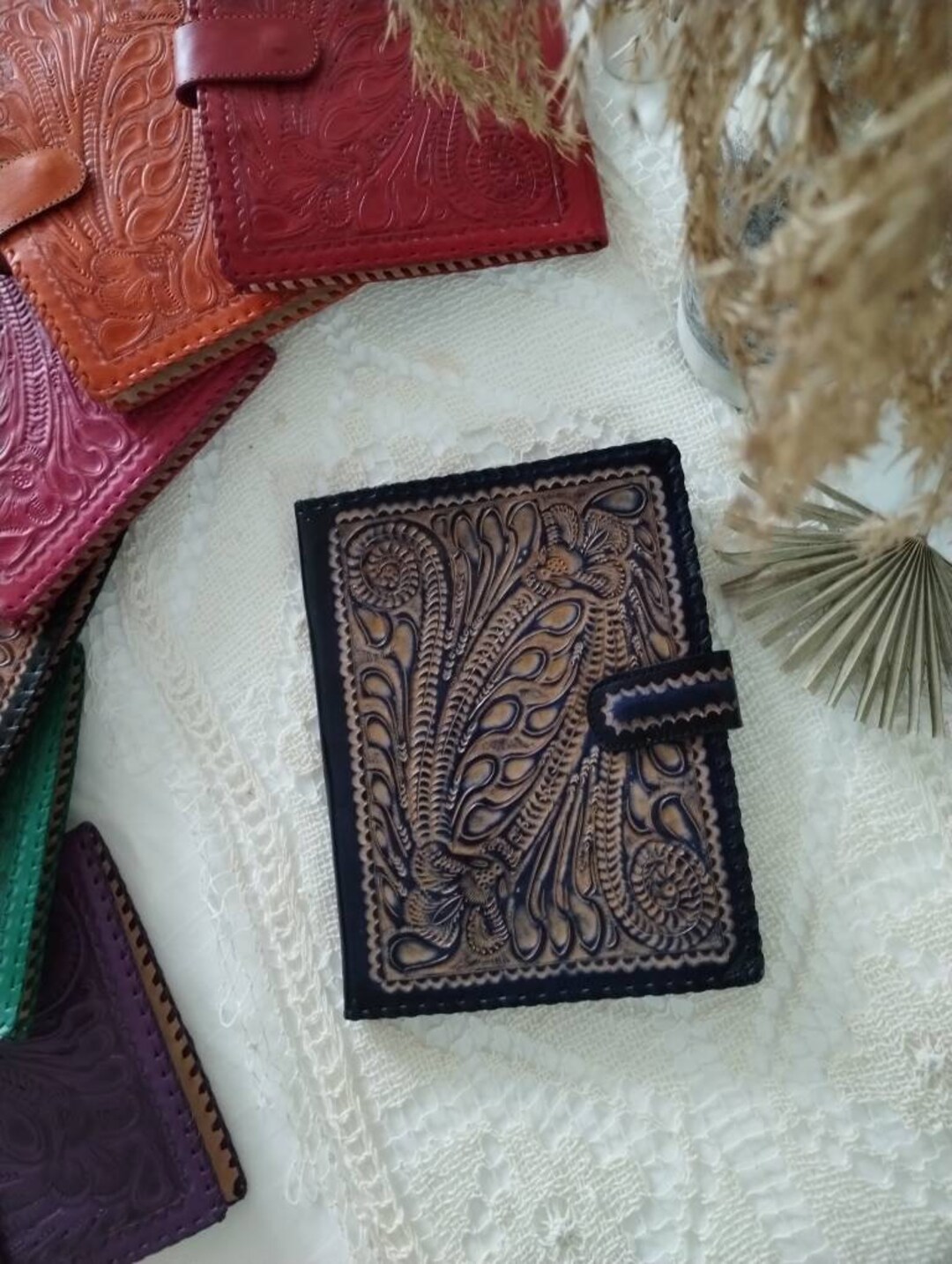 LEATHER Folder TRADITIONAL. Hand Tooled Organizer With a Clip - Etsy