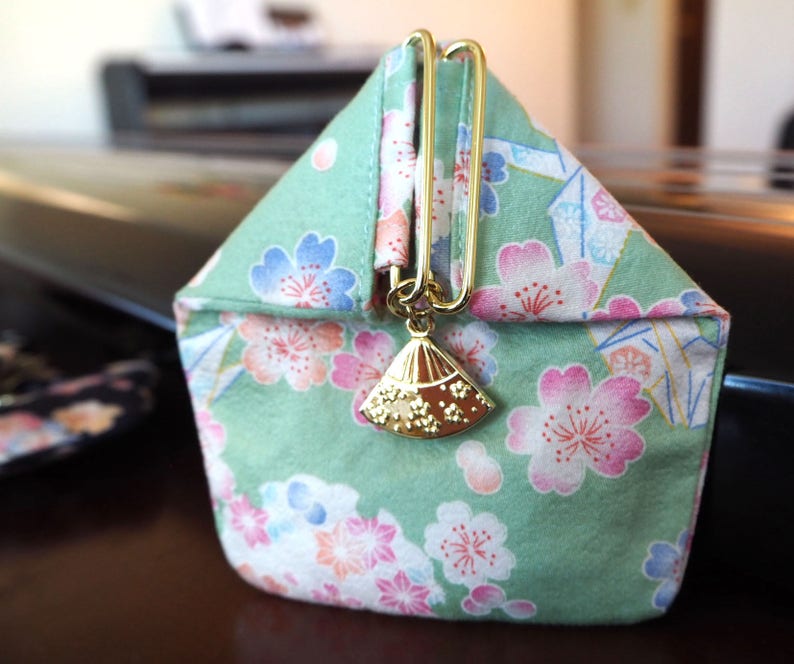 Coin purse Triangle Coin purse metal closure unique coin | Etsy