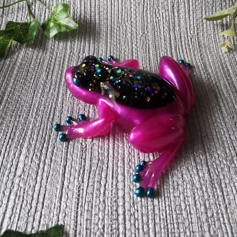 Frog Ornament, Frog Gift, Amphibian Statue, Alternative Home Decor ...
