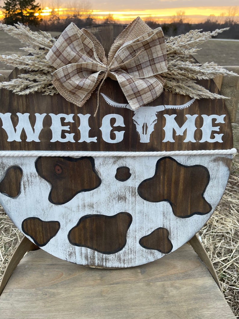 18 Round Door Hanger / Welcome Sign / Cow Print Sign / - Etsy