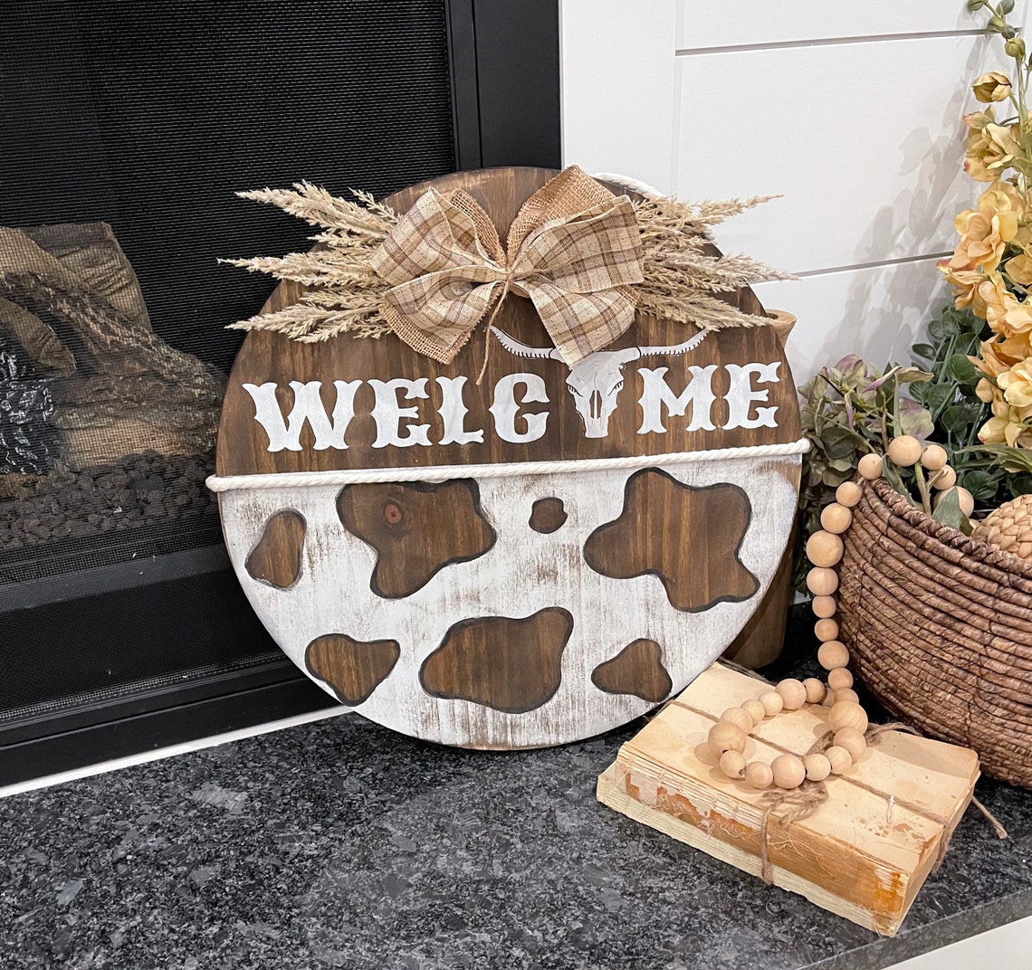 18 Round Door Hanger / Welcome Sign / Cow Print Sign / - Etsy
