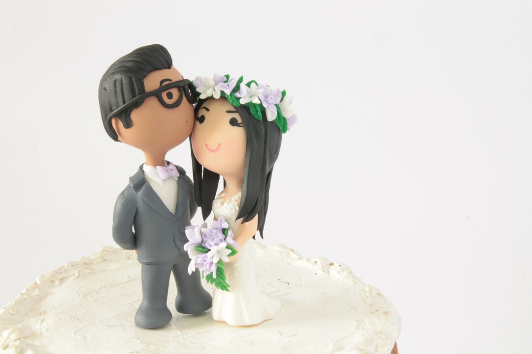 Chibi Wedding Cake Topper Hawaiian Theme With Glasses Nime Couple Bride ...
