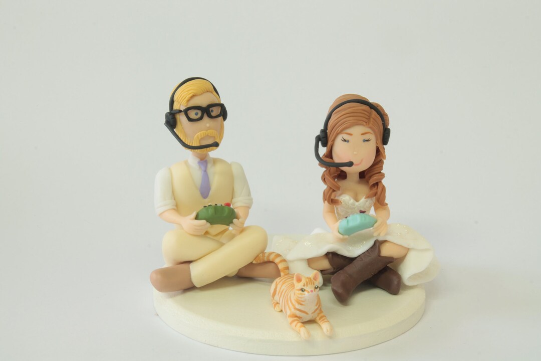 Geek Wedding Cake Topper Gamer Couple Players With Xbox Controllers ...