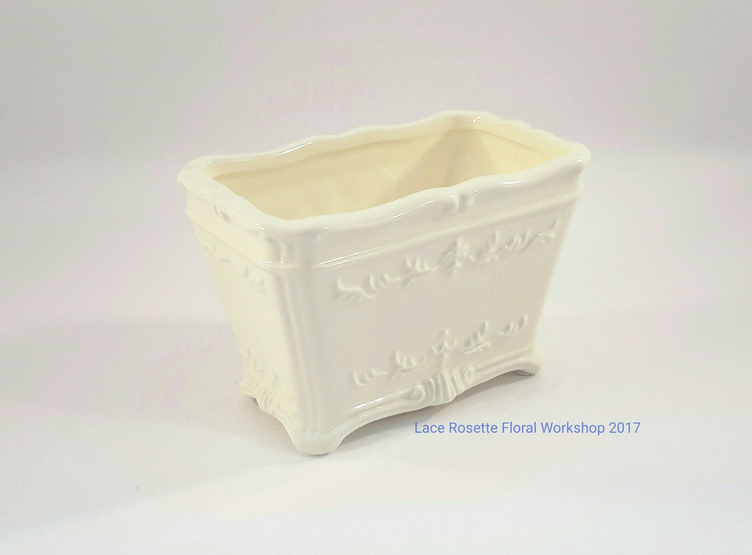 Ivory Coloured Ceramic Flower Pot for Floral Arrangement Raw Material ...