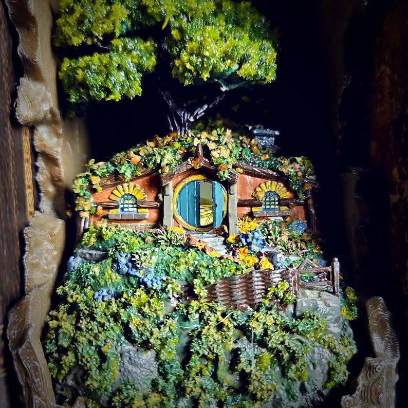 Hobbit House Book Nook, Lord of the Rings Decor, Bag End Diorama ...