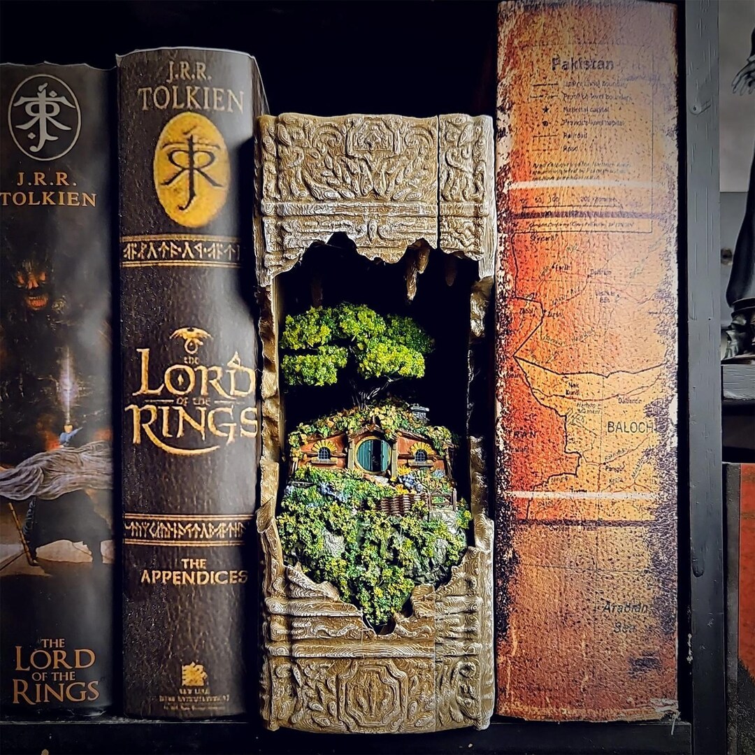 Hobbit House Book Nook, Lord of the Rings Decor, Bag End Diorama ...