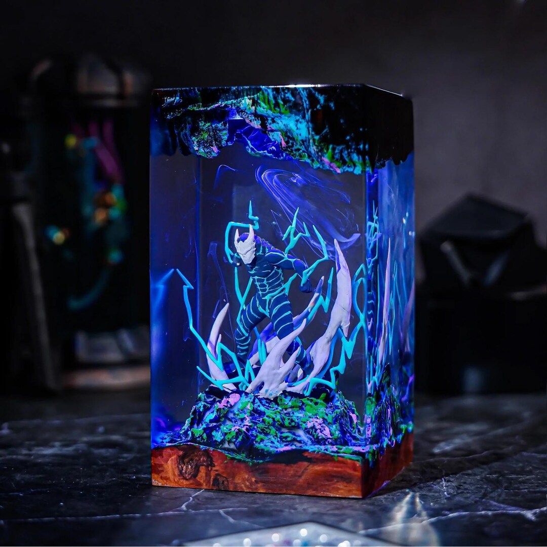 Kafka Hibino Kaiju No. 8 Resin Lamp, Monster Transformation LED Night ...