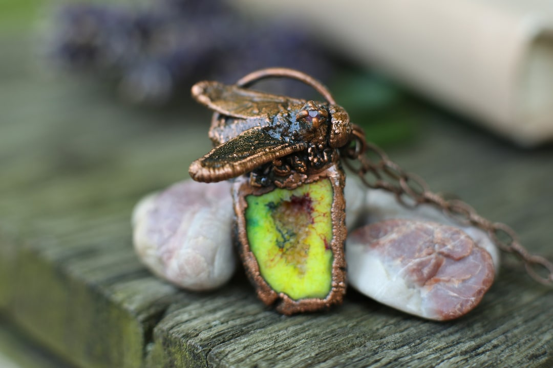Bee Necklace, Rainbow Agate Pendant, Bumblebee Dainty Necklace, Druzy ...
