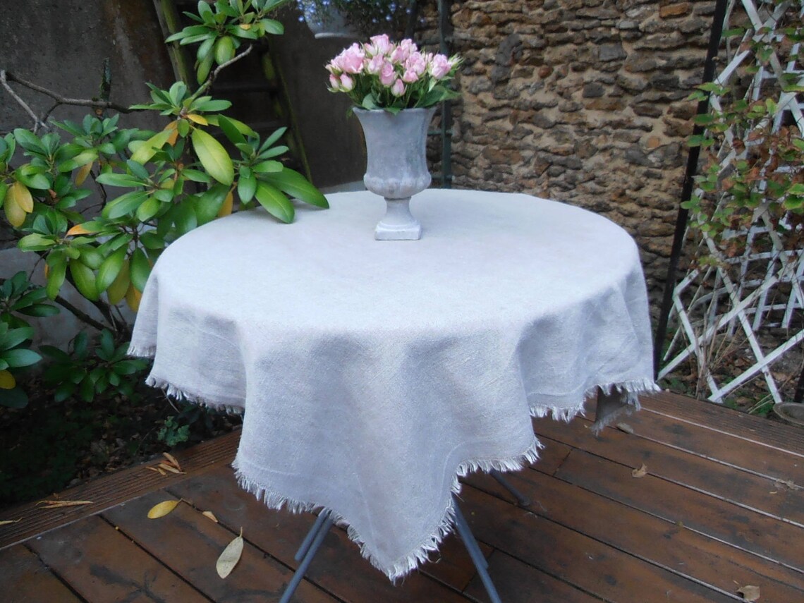 NAPPE en lin naturel lavé et frangé 100 cm x 100 cm. Fait main | Etsy ...