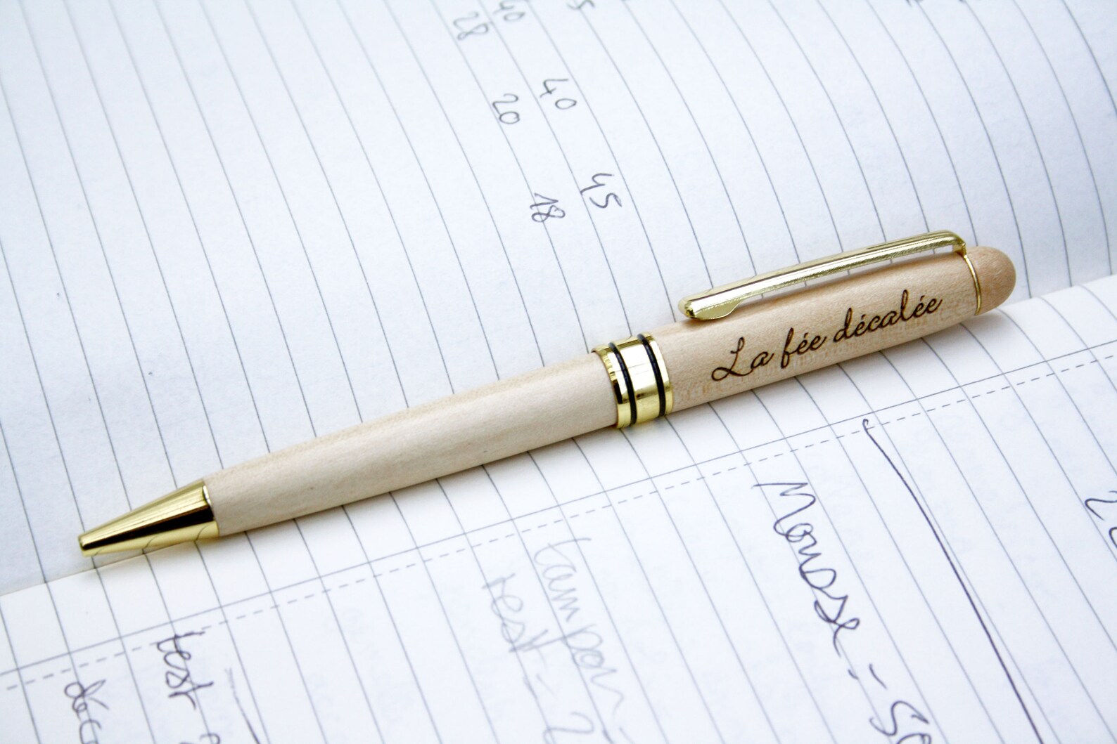 Stylo personnalisé en bois, cadeau unique, original, idéal anniversaire ...