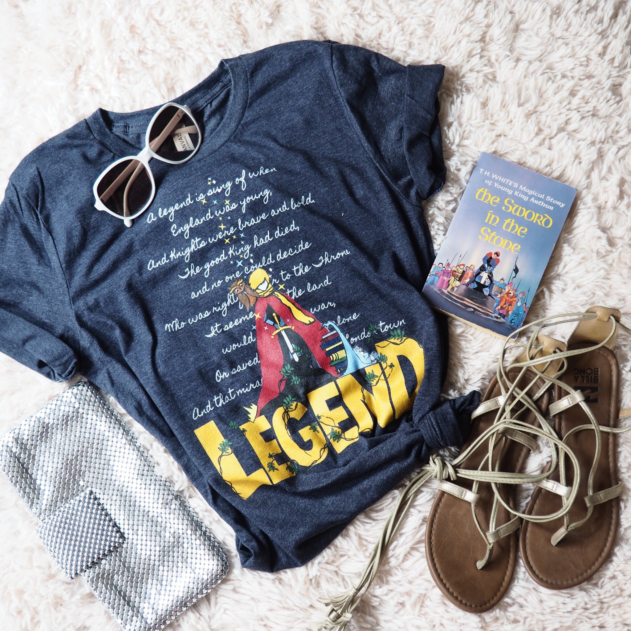 ディズニー ソード・イン・ザ・ストーン Tシャツ アーサー王 ディズニー ソード・イン・ザ・ストーン Tシャツ アーサー王