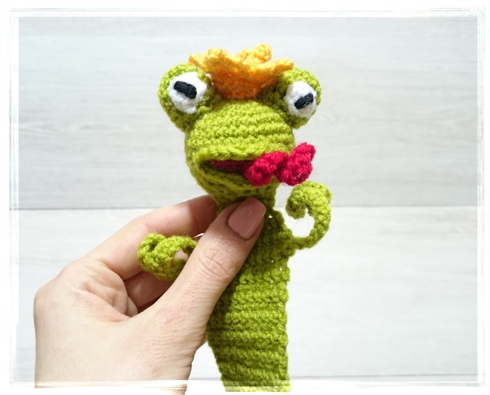 FROG BOOKMARK Queen Frog Tab Crochet Bookmark Cute Funny Gift | Etsy