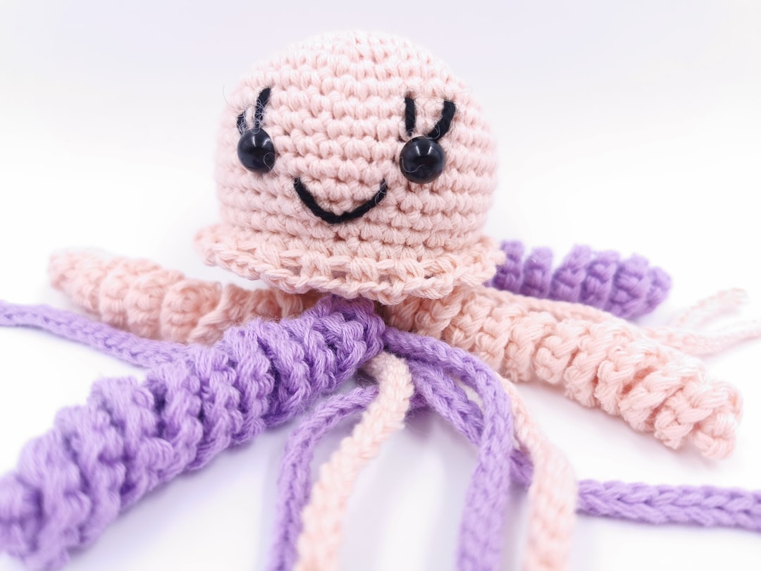 Octopus Qualle häkeln Amigurumi Spielzeug Keychain, Plüsch gefüllte Rassel Spielzeug für Kind ...