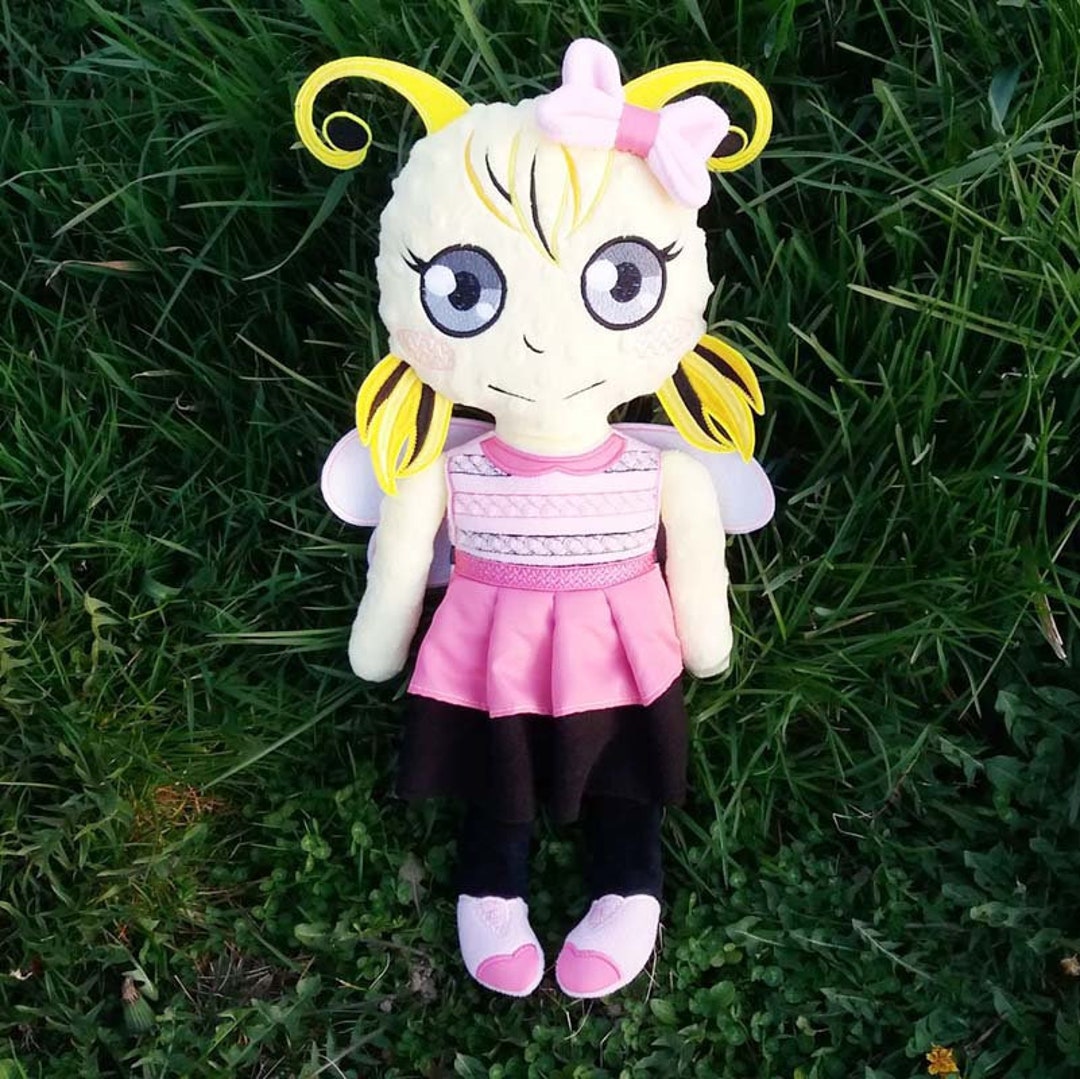 Susan Bee Girl Doll 4 SIZES, Stuffie, Plushie Machine Embroidery ...