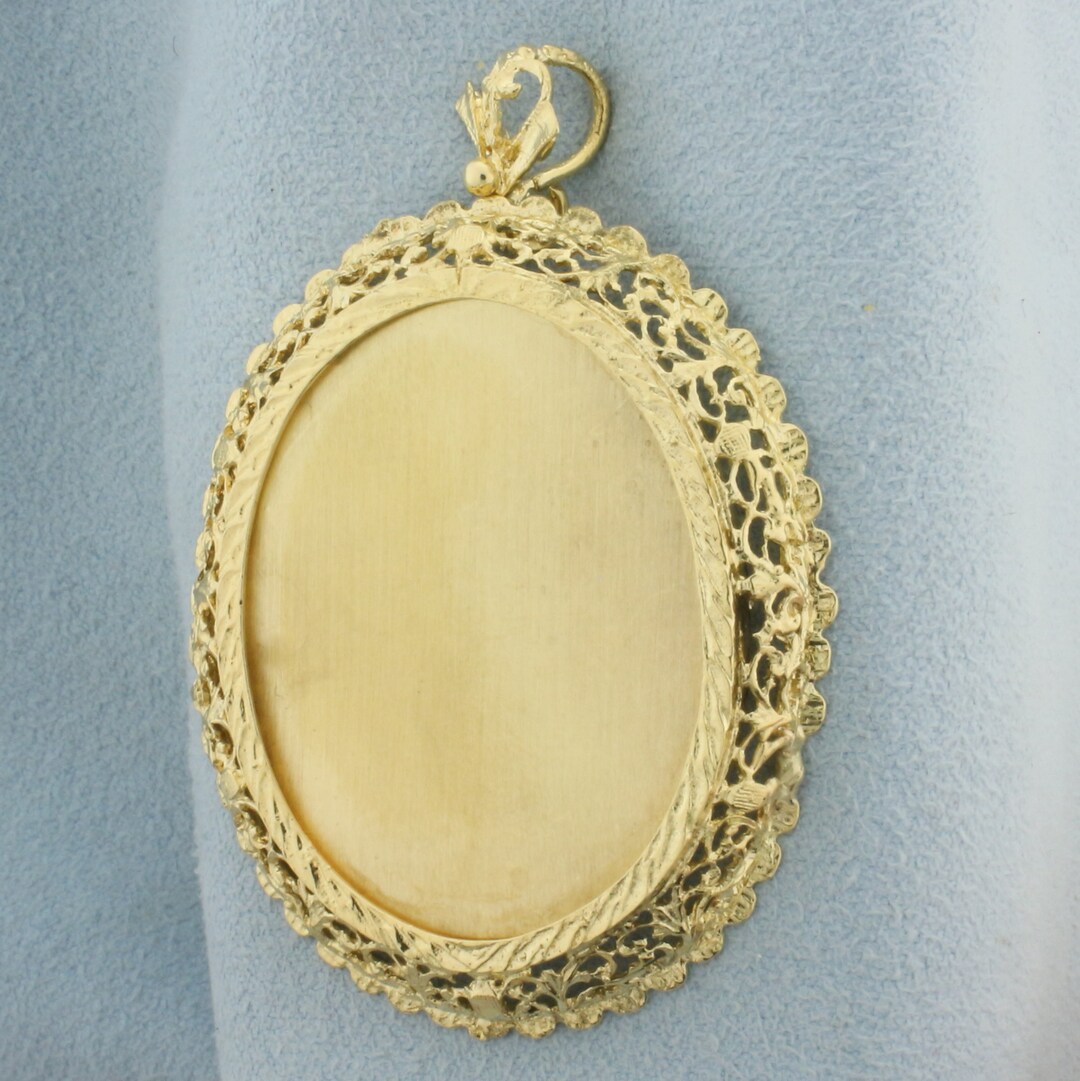 Engravable Gold Oval Medallion Pendant in 18k Yellow Gold - Etsy