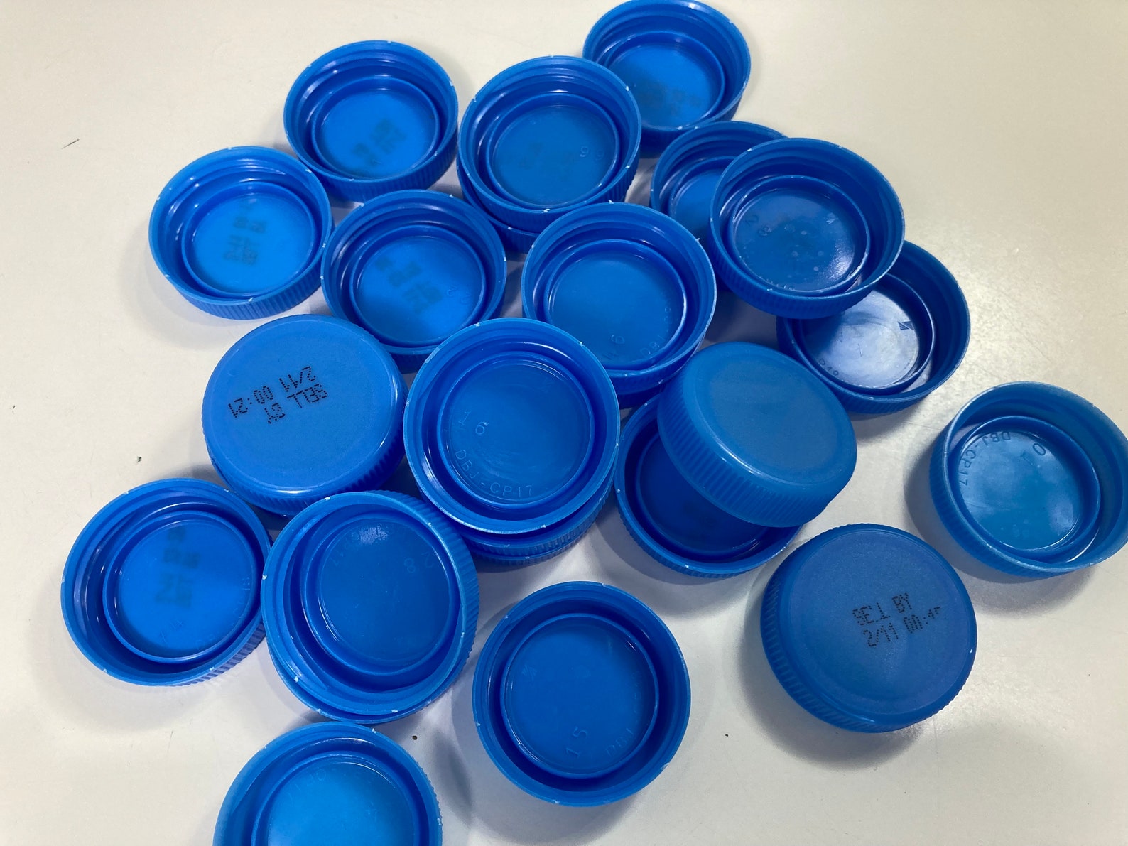 25 Blue Plastic Bottle Caps Lids Tops for Craft or Art - Etsy