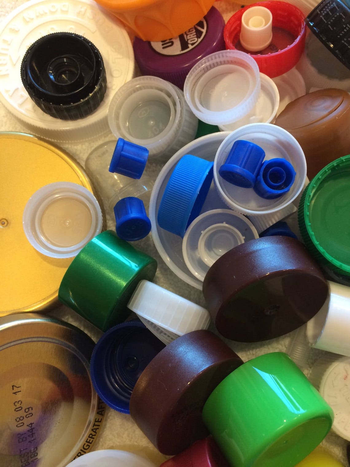 50 Plastic Bottle Caps Lids Tops for Craft or Art Projects Mixed Colors ...