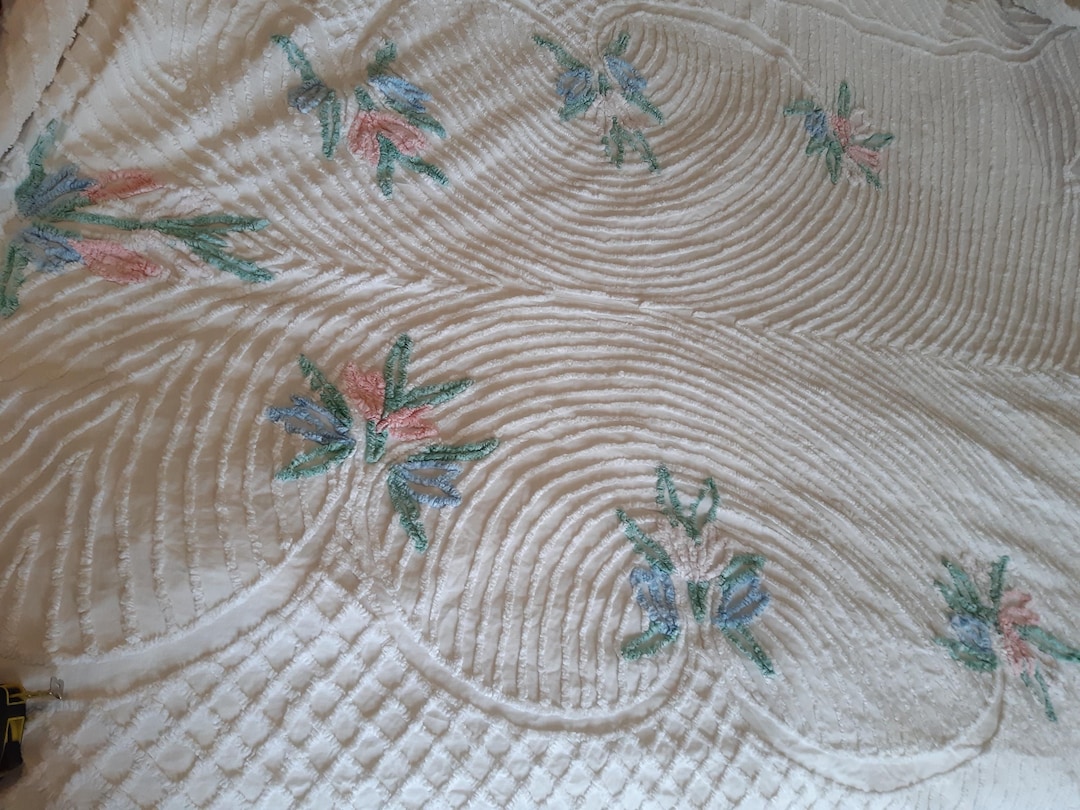 Chenille Bedspread, White Candlewick Bed Cover. Excellent Condition ...