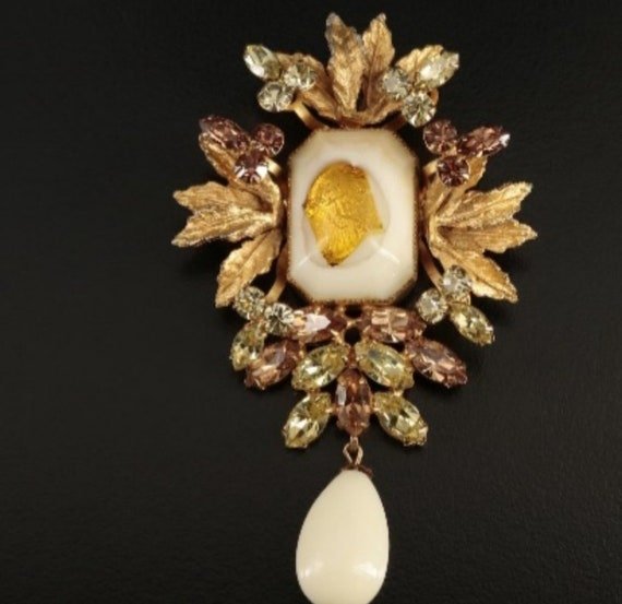 Rare Hobé Baroque Gold and Cream Brooch Large Mid-Cen… - Gem