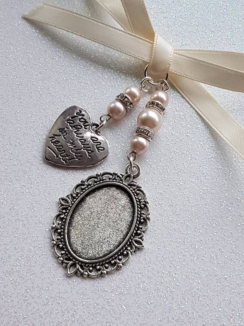 Pretty Bridal Bouquet Charm Oval Silver Locket With an - Etsy