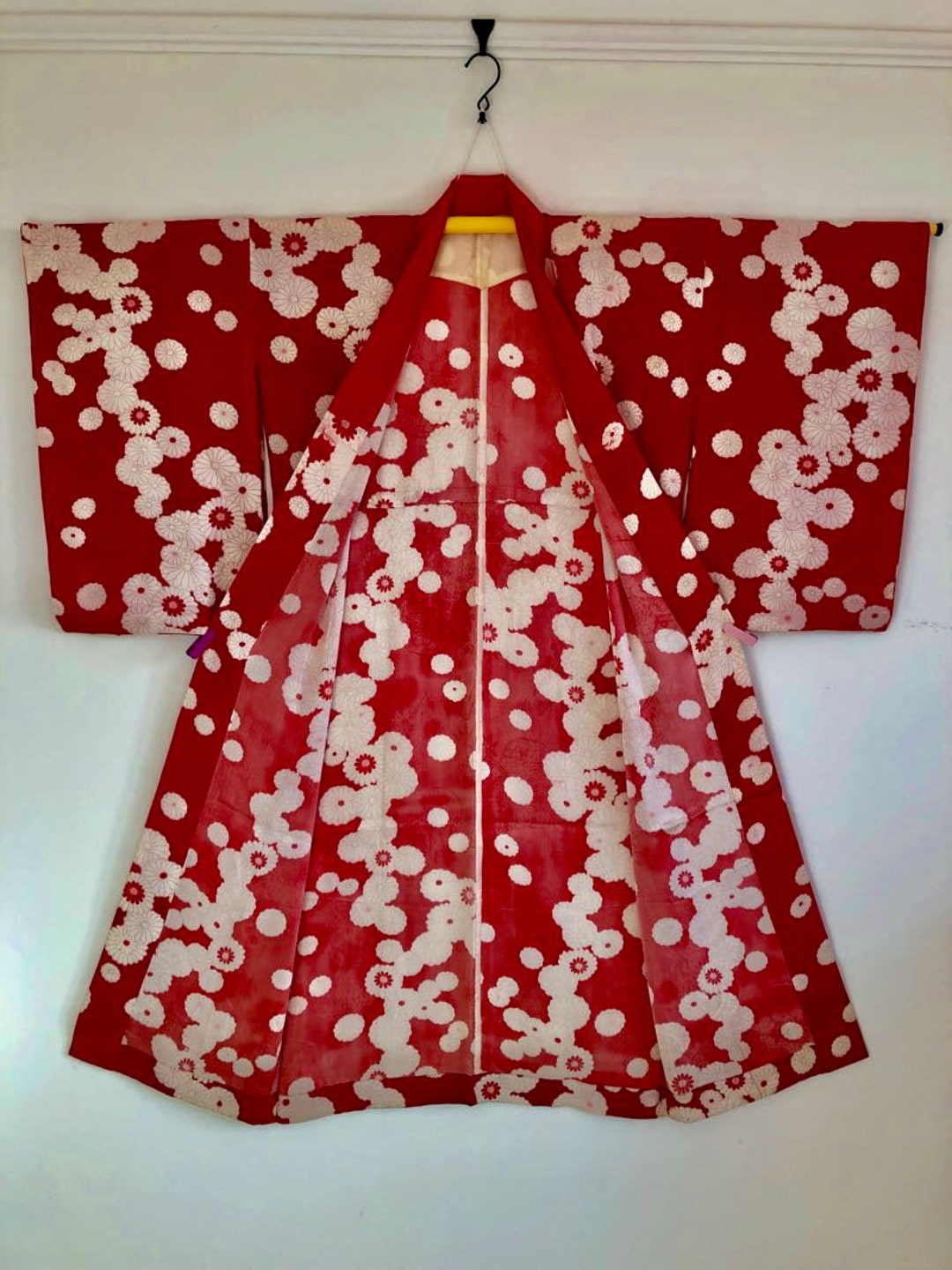 Red Silk Women's Kimono With White Kiku Floral Pattern - Etsy