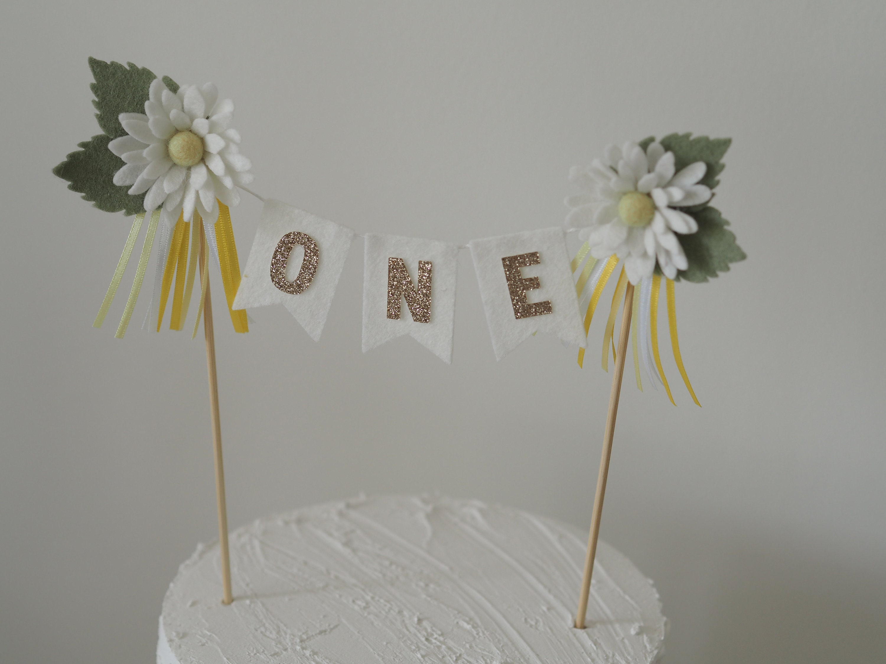 Daisy Cake Topper, Felt Flower Cake Topper, Daisy Birthday Theme - Etsy