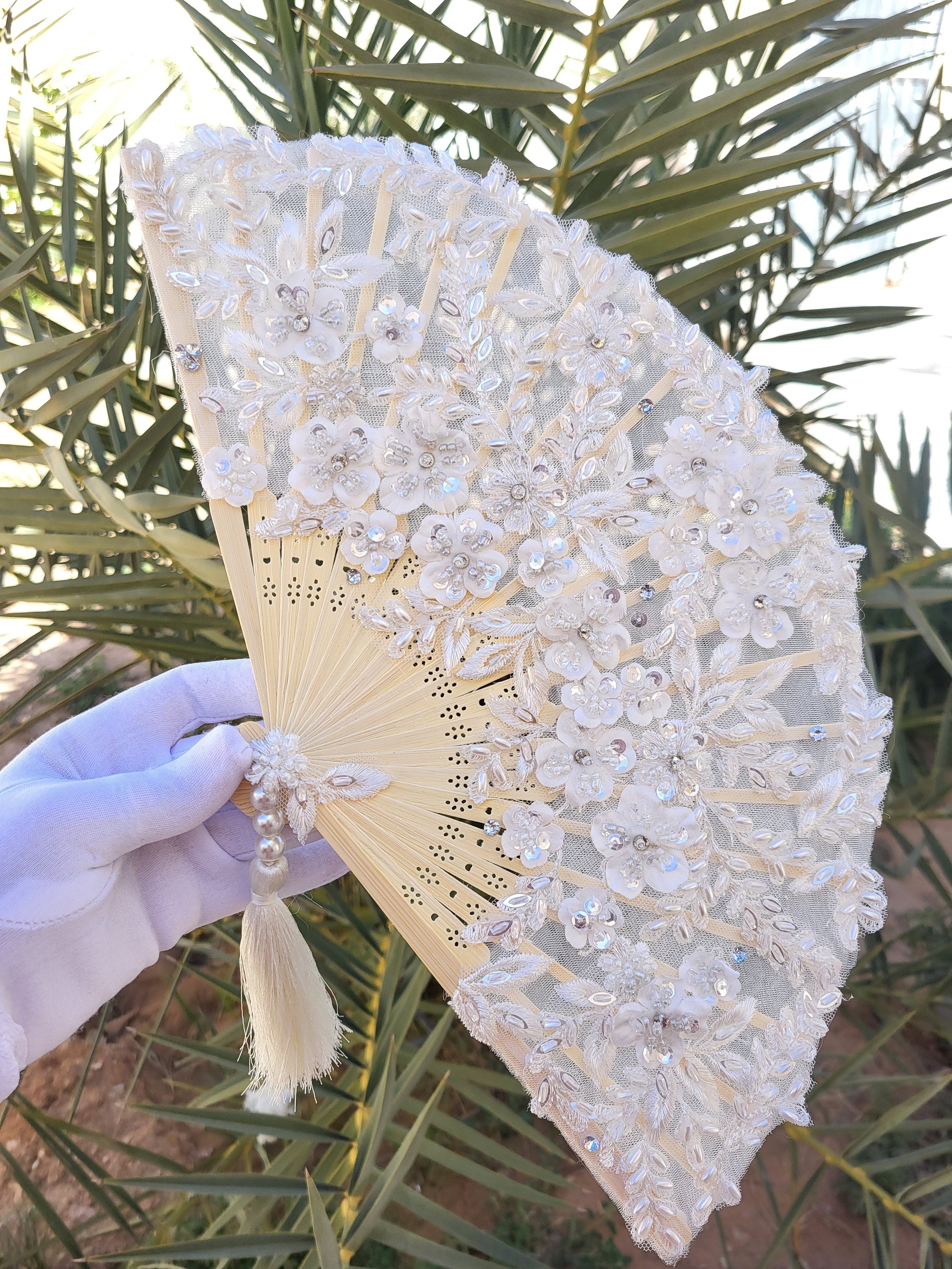 White lace fan wedding store
