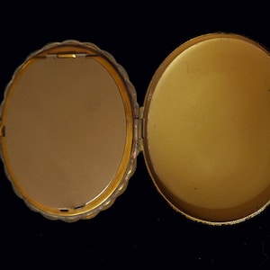 Beautiful Vintage Compact With Mirror Enamel - Etsy