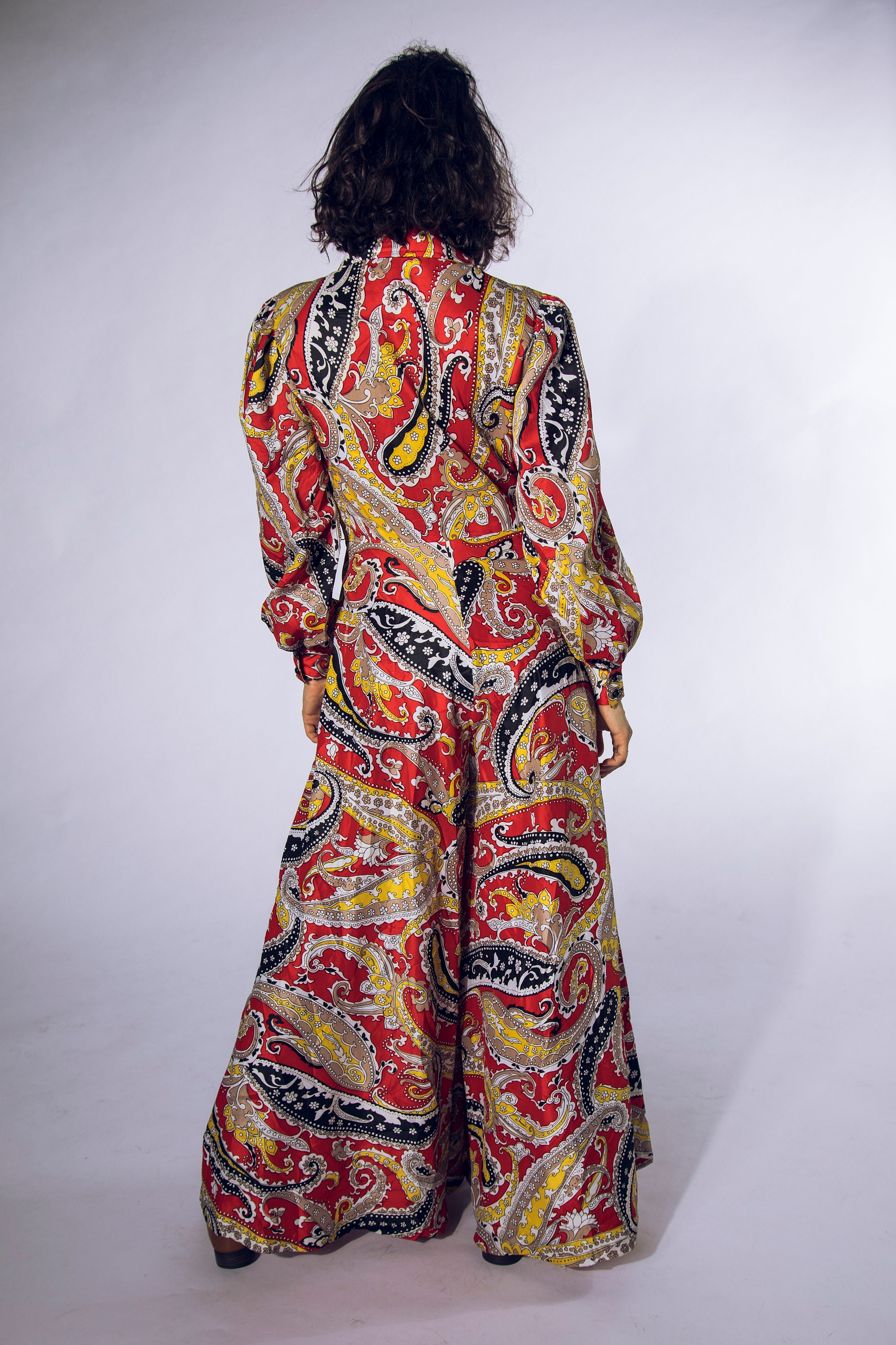 Groovy 1960s Jan Sue mono psicodélico pierna ancha Paisleys rojo marrón ...