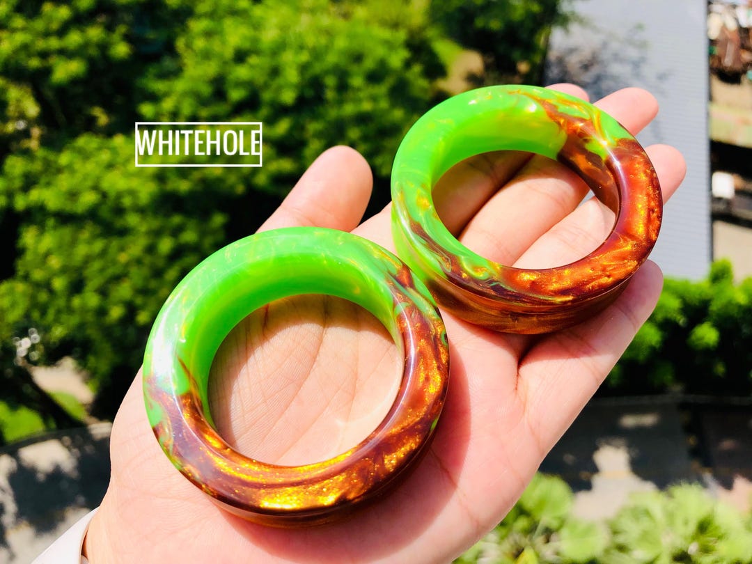 Plugs Tunnel[green/gold Color]-plugs Custom/plugs Smoke/plugs Resin - Etsy