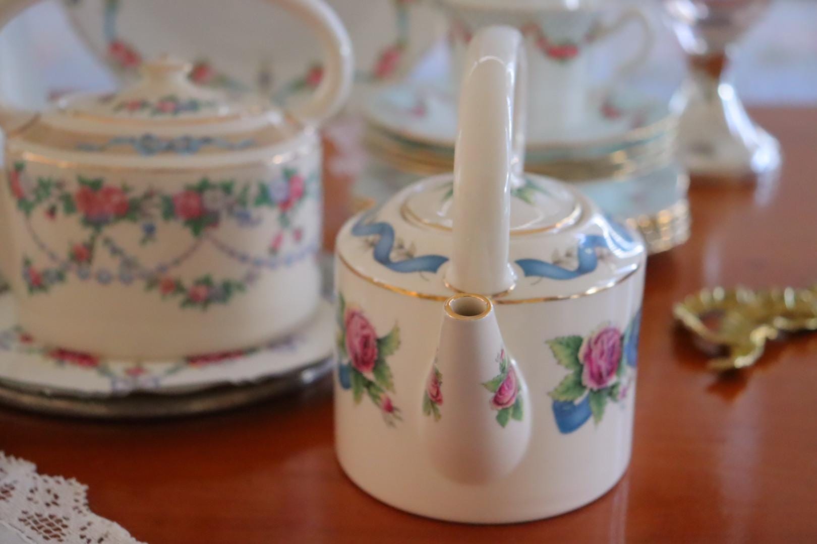 Stunning Pair of Wedgwood Queen's Ware Limited Edition Teapots Blue ...