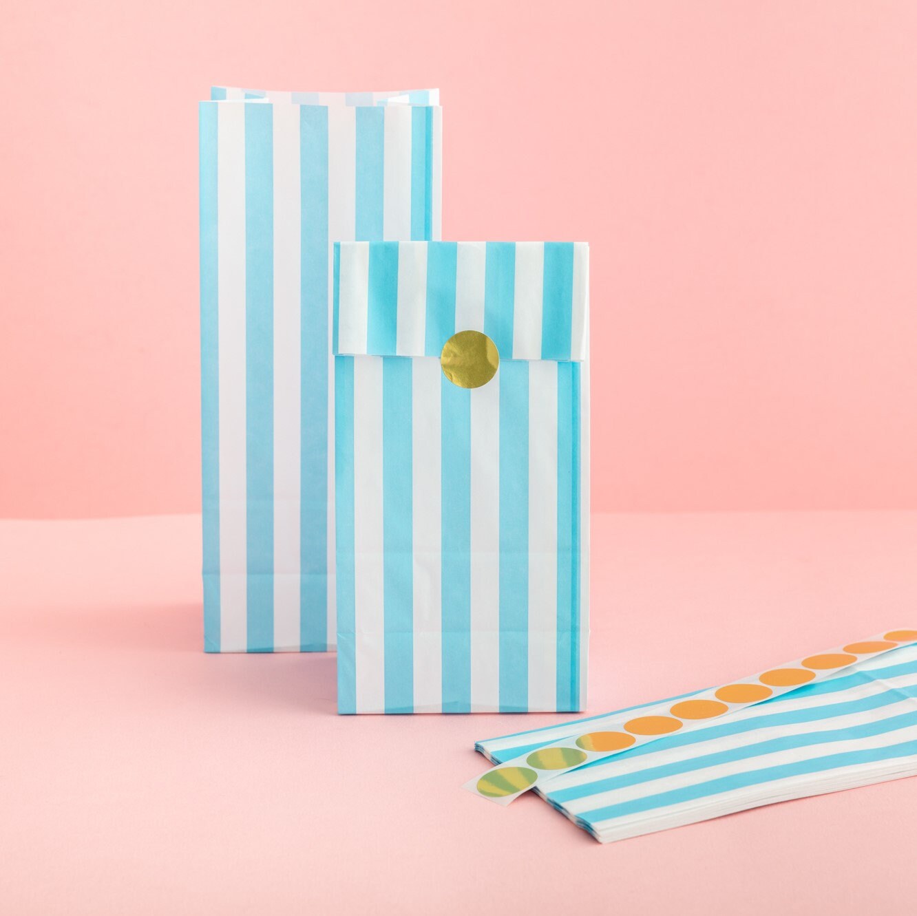 Stripy Candy Treat Bags With Gold Stickers - 10 Pack - Party Bags ...