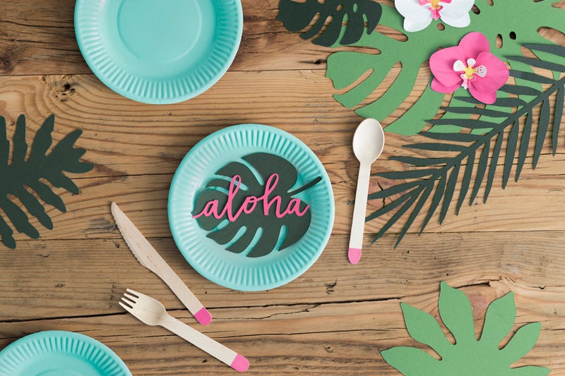 Green Tropical Leaf Decorations - 21 Pack - Green Table Decorations ...