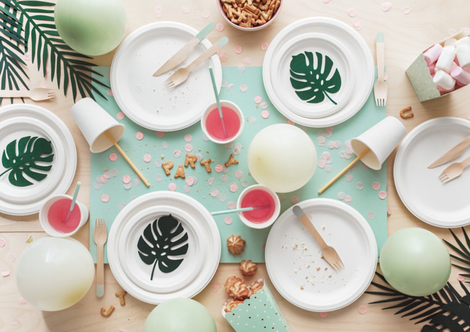 Green Tropical Leaf Decorations - 21 Pack - Green Table Decorations ...