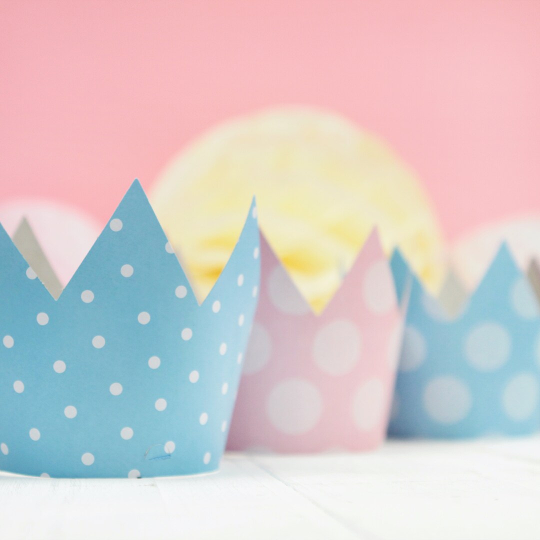 Pink or Blue Party Crowns - 4 Pack - Party Hats Spotty Paper Crowns ...