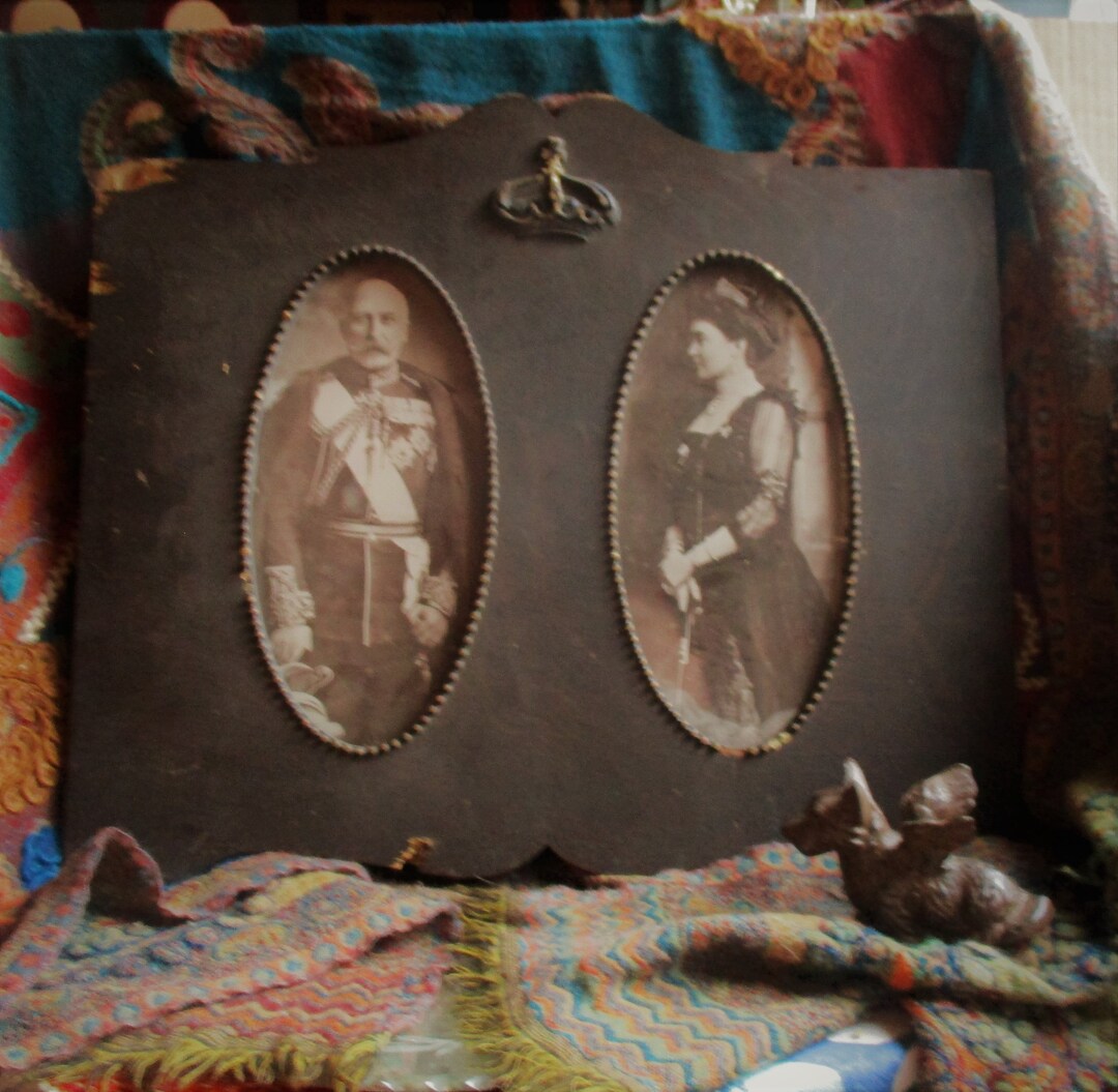 Antique Double Frame Wooden Panel, 2 Cabinet Photos of Royal Couple ...
