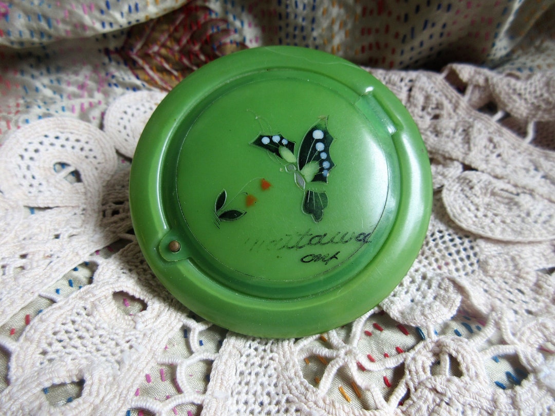 1930's Bakelite Powder Compact, Green Bakelite, Butterfly/flower Design ...
