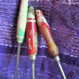 3 Old Farmhouse Spatulas,2 Red/white Handles, 1 Green/white Handle ...