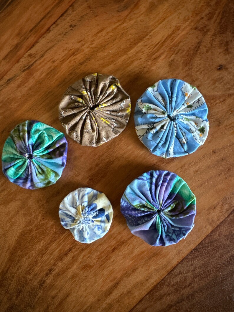 5 Vintage Fabric Yoyos - Etsy