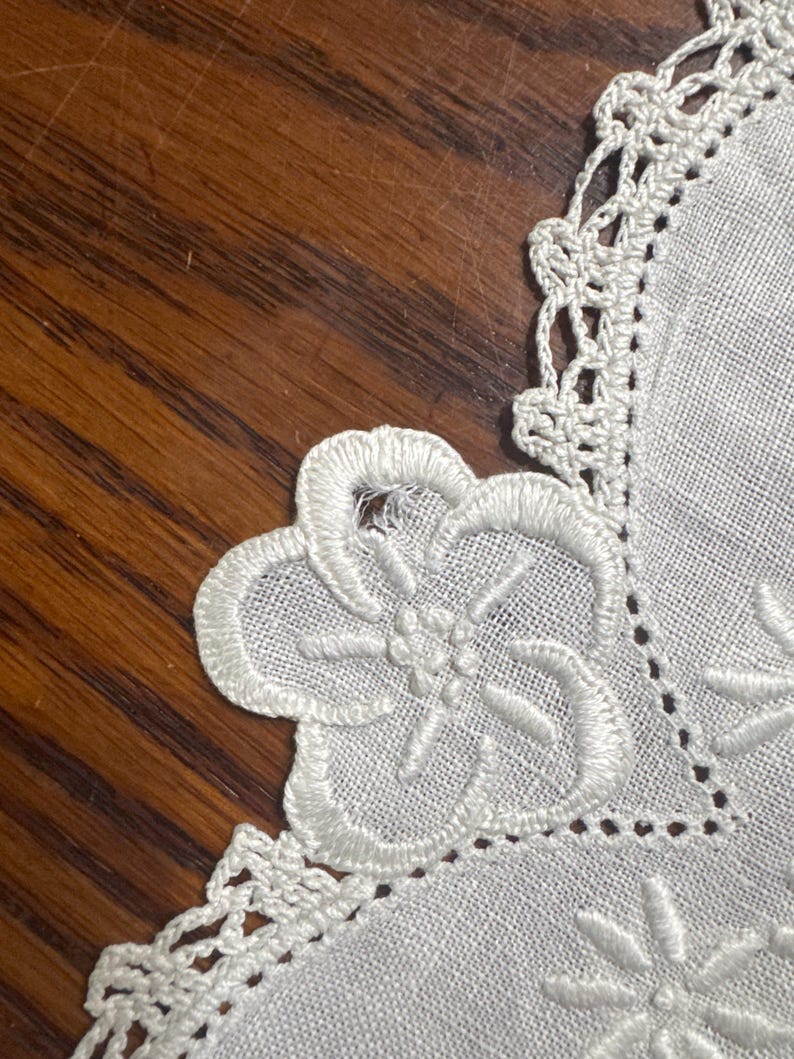 1 Beautiful Vintage Linen/doily D191 - Etsy