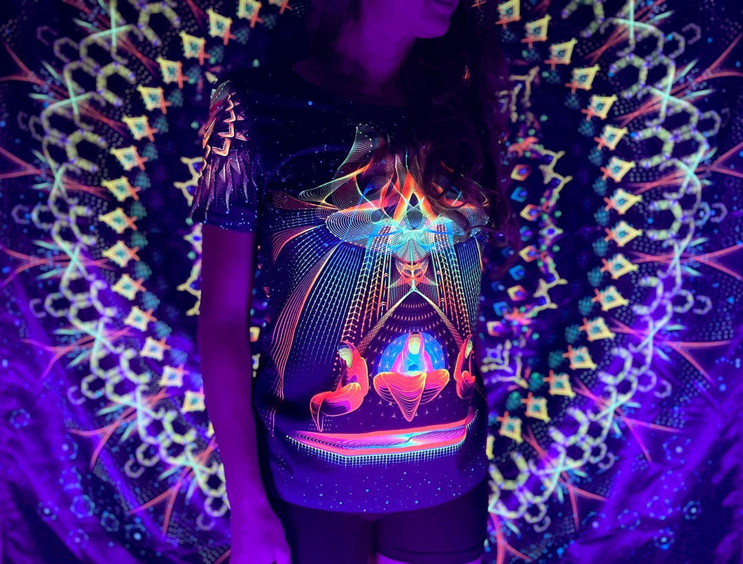 Trippy UV T-shirt, Glow in UV Light and Neon Psychedelic Tee, Festival ...