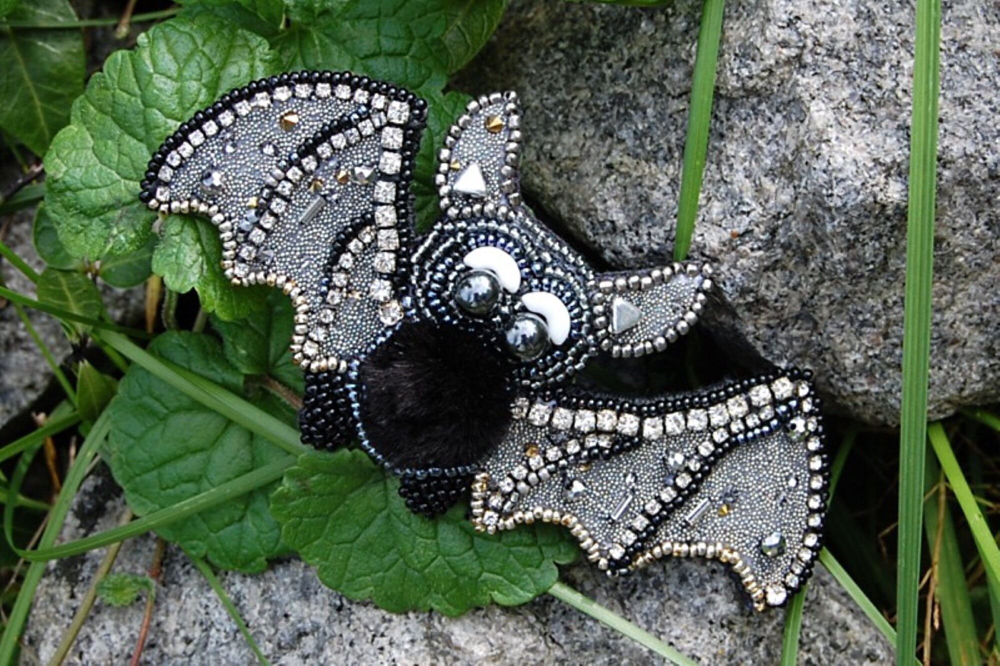 Black bat beaded brooch handmade embroidereda Halloween gift. | Etsy