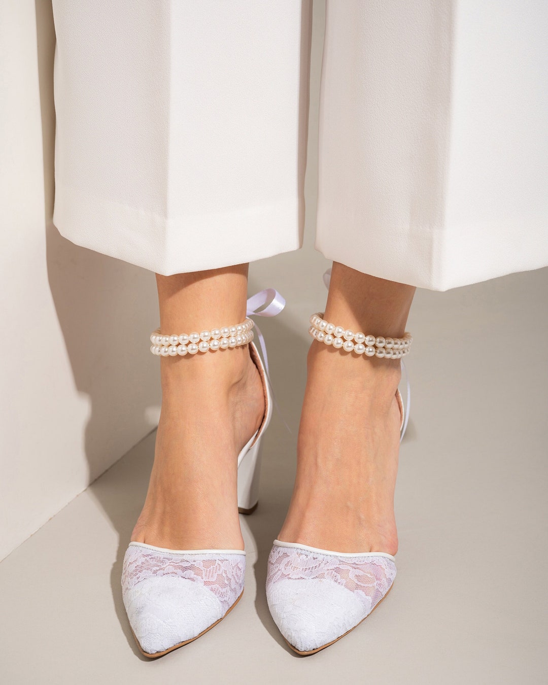 Weiße Häkelspitze Spitze Toe Hochzeit High Heels mit Doppel Perlen ...