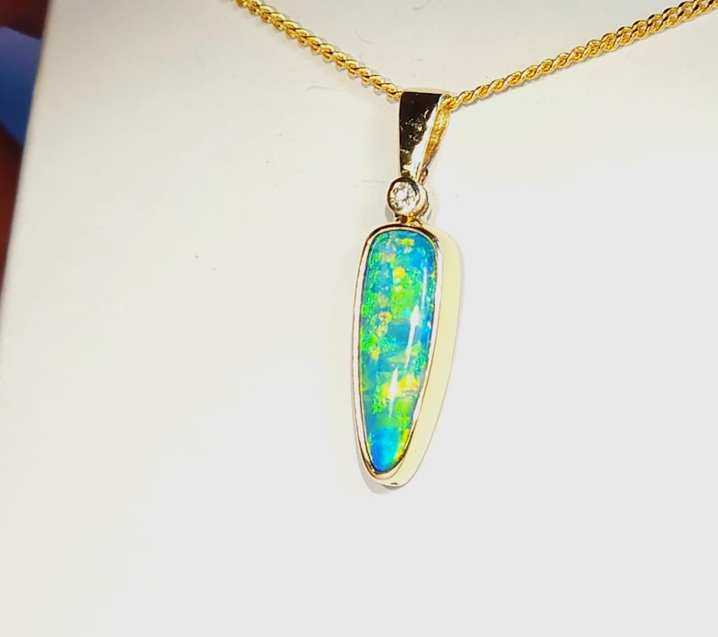 G O R G E O U S SUPERGEM Dead Horse Gully Opal Inlay on Black Boulder ...