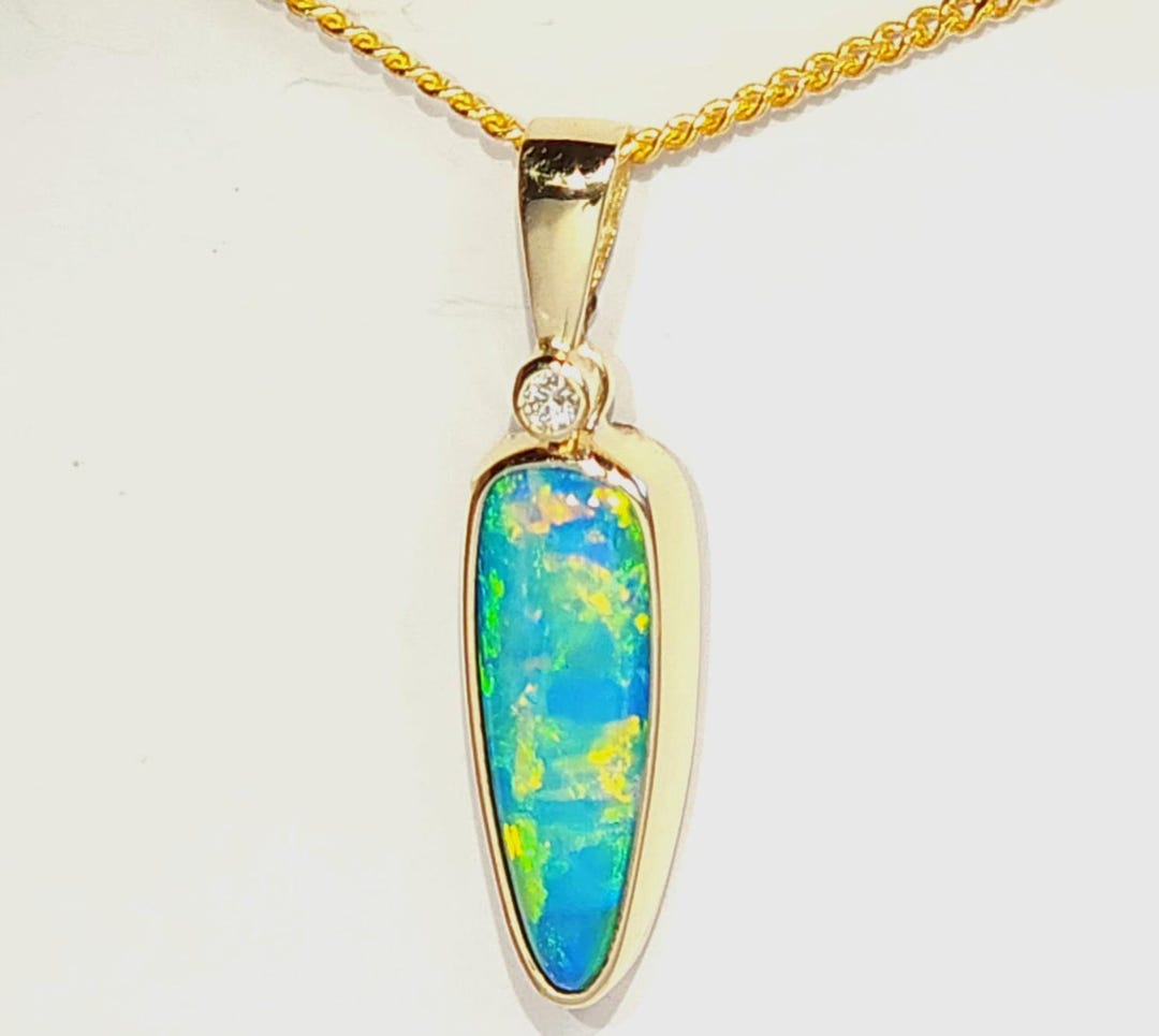 G O R G E O U S SUPERGEM Dead Horse Gully Opal Inlay on Black Boulder ...