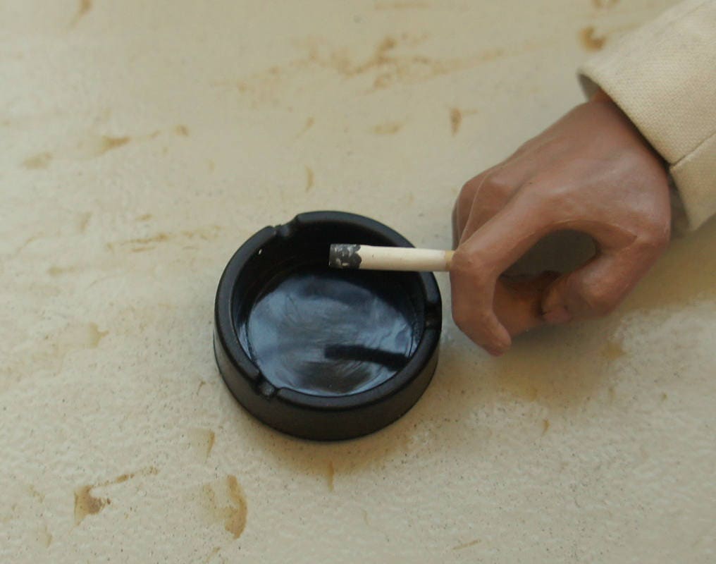 1/6 Scale Miniature Cigarettes Smoking Ashtray Accessories - Etsy