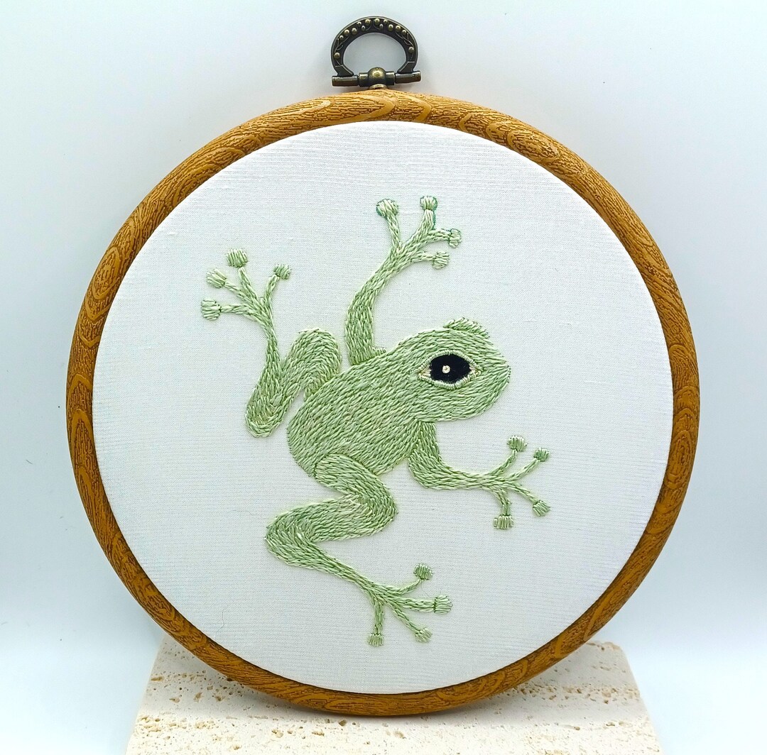 Tree Frog Embroidery Hoop, Hand Embroidered Hoop Art, Green Frog Gift ...