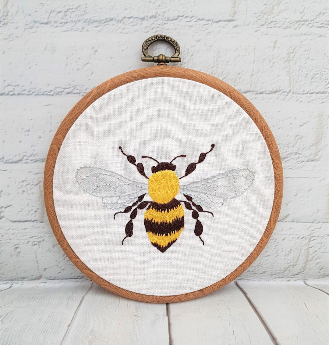 Hand Embroidery Bee Hoop, Bee Wall Art, Gift for Bee Lovers, Nature ...