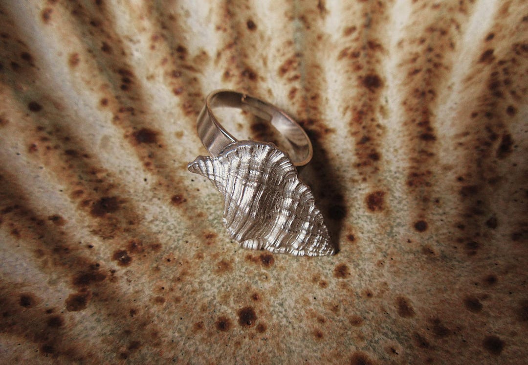 Vintage-inspired Conch Shell Ring, Adjustable Size - Etsy