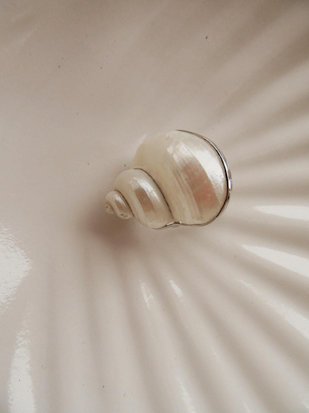 Vintage-inspired Shell Statement Ring, Adjustable Size - Etsy